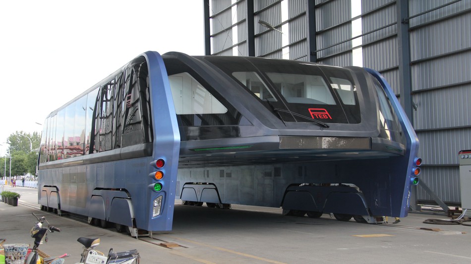 That futuristic elevated bus is now gathering dust, and China doesn't ...